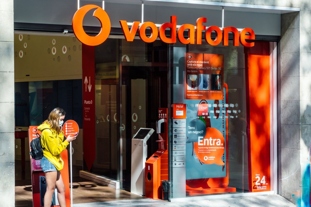 Vodafone Spain SIM Card - Best 2023 Guide for Tourists